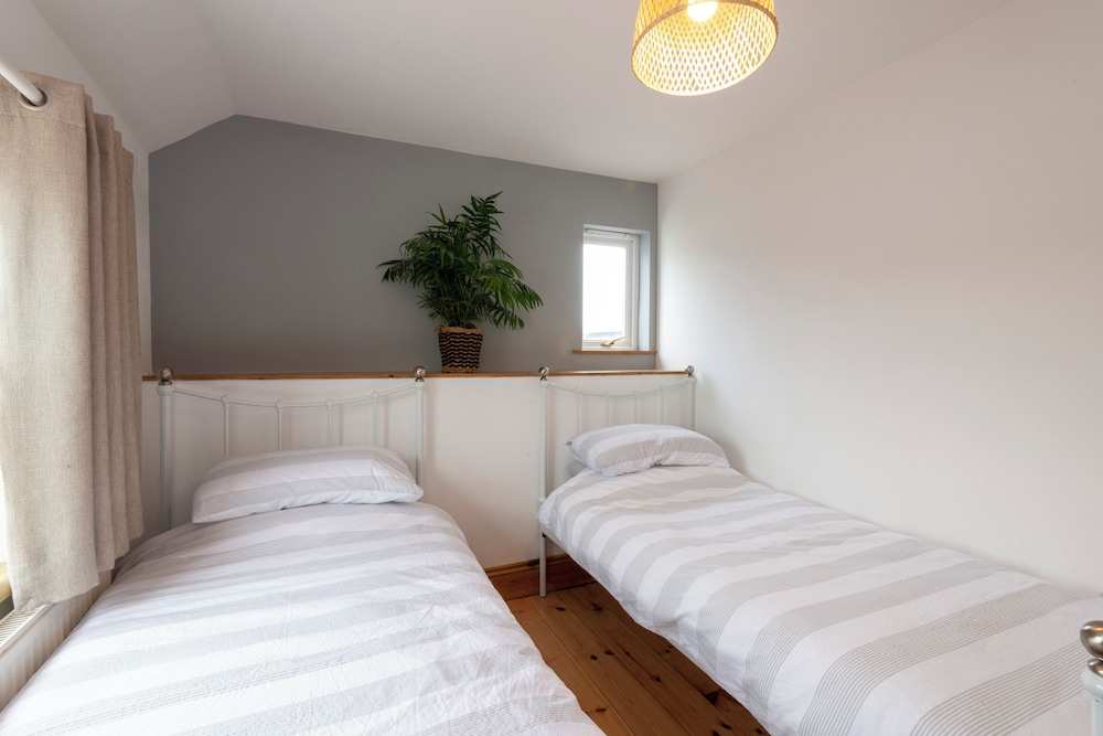 Vibey Guest House. 5 Mins To Pubs + Cliff Walks. - Perranporth