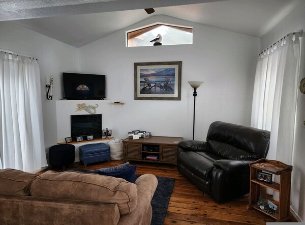 Oceanview Cabin 27 W Jacuzzi Enjoyable Views - Brookings, OR