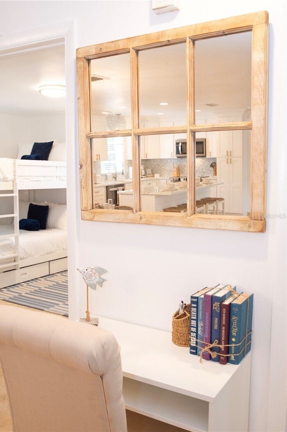 Charming 3-bedroom Beach House In Enchanting Sarasota Only 8 Minutes To Siesta - Sarasota, FL