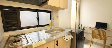 Suite | Cozinha privada | Minifrigorífico, uma placa de cozinha, utensílios de cozinha