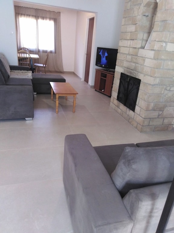 Large Villa Close To Coral Bay Beach And All Amenities / Car Not Needed - Cipro