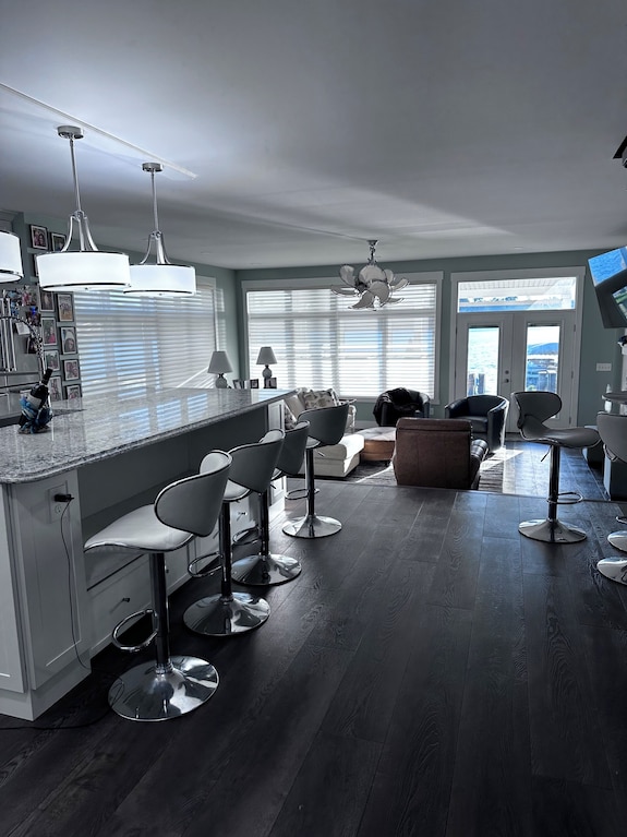 Beautiful Lake House With Private Sandy Beach, Kayaks, 5 Beds, 5 Bath And Spa! - Topeka, IN