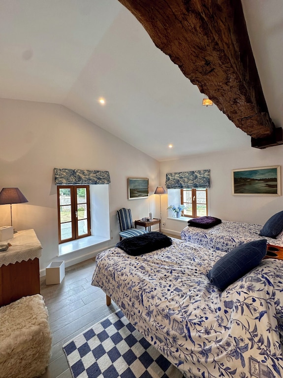 Charming 2-bedroom Gite In Peaceful Niort - Wifi, 10 Mins From City Center - Marais poitevin