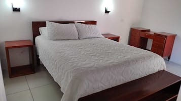 Quarto solteiro conforto, varanda | Wi-Fi de cortesia