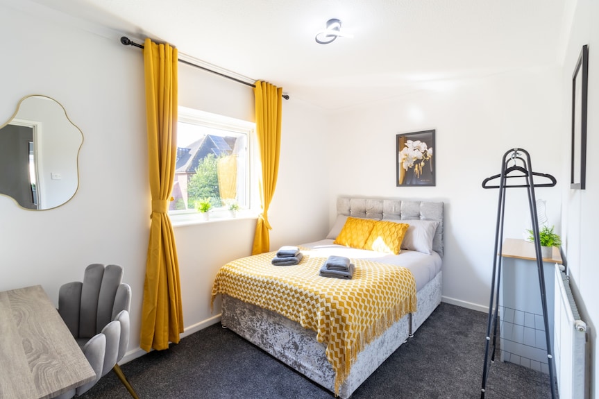 Open Mind Property - 4 Beds 2 Bathrooms & Parking - Gosport