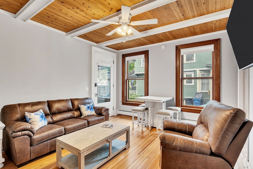 The Grand Mare Alabama | Award Winning Restoration | Sleeps 4 | Free Parking - Saratoga, NY