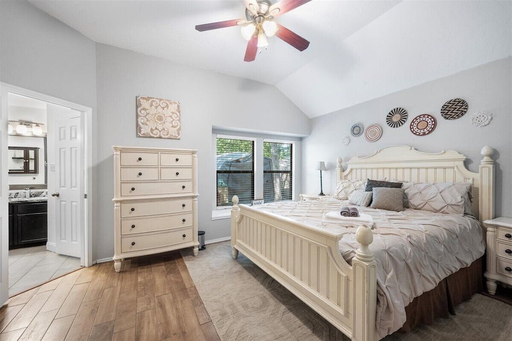 Family Retreat - Jetted Bathtub - Next To Park With Pool, Tennis, & Playground! - Cedar Park, TX