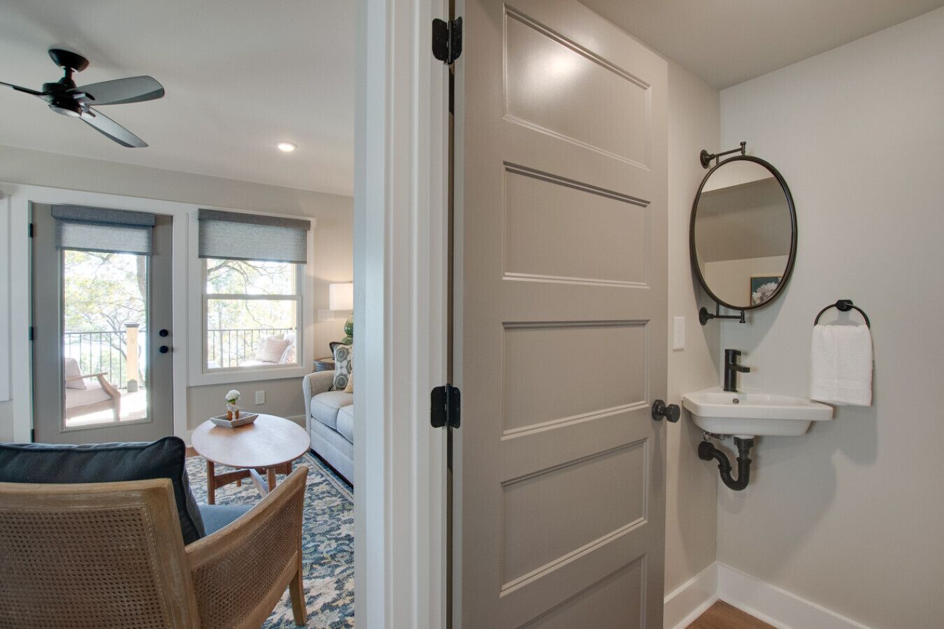 Tuscan-inspired Lakeside Cabin With Hot Tub, Stunning Views, And Elegant Comfort - Alabama