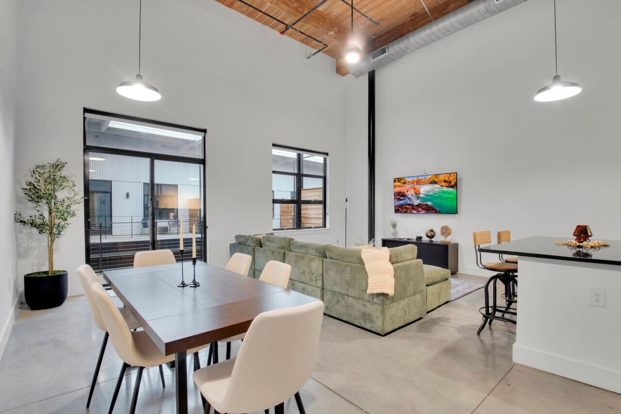 Stylish, Roomy 2bd Loft | Pool | 5 Mins To Dt Gvl - Saluda Lake, SC