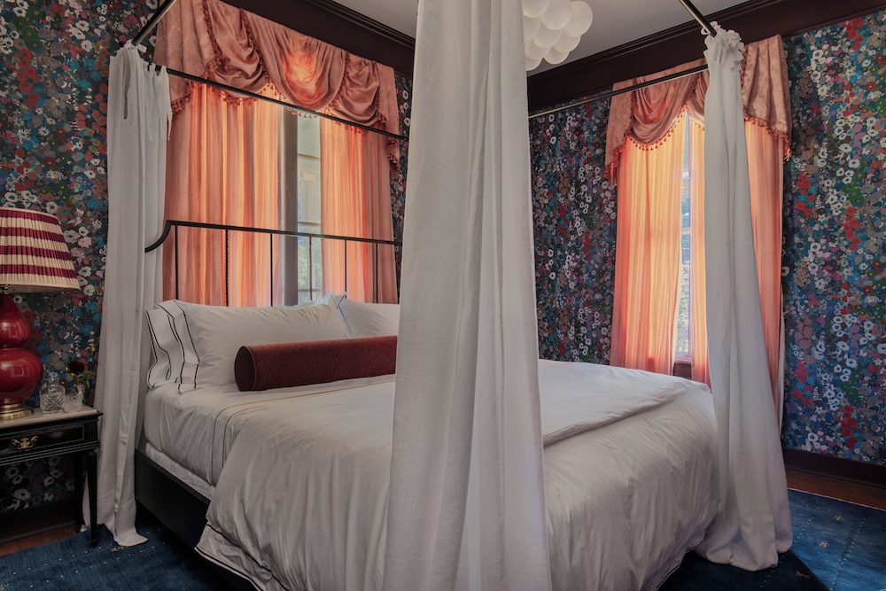 The Menagerie - Fredericksburg, TX