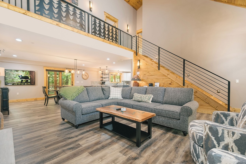 Mountain Laurel: New, Lake Access W. Dock Slip, Hot Tub, Dogs Ok - Oakland, MD