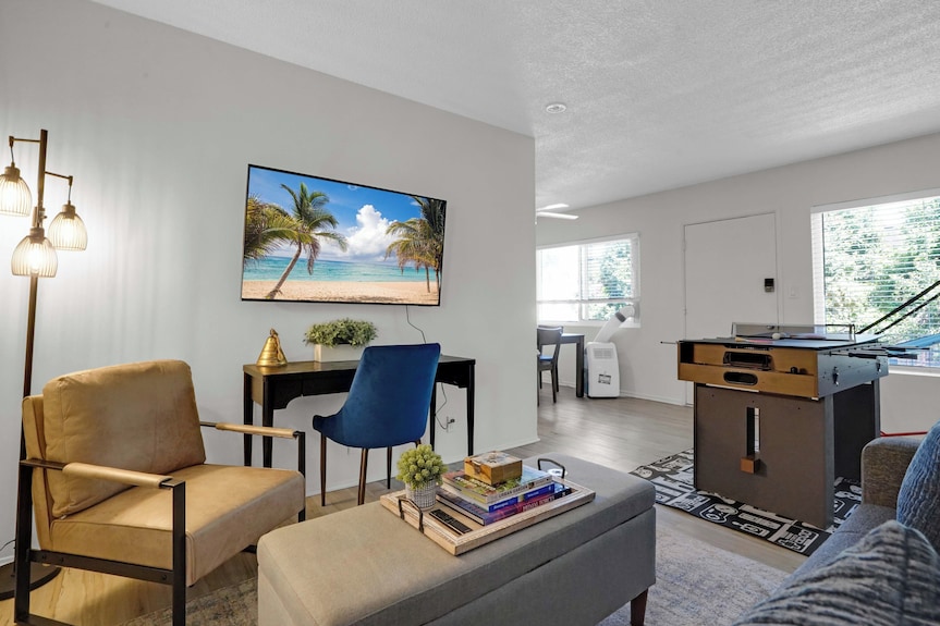 6th Haven, Arcades, King Size Bed, Fun Games, 1 Mile To Beaches, Ac Unit, Fits 6 - Long Beach, CA