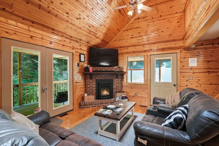 Hidden Falls Retreat | Hocking Hills, Waterfall - Ohio