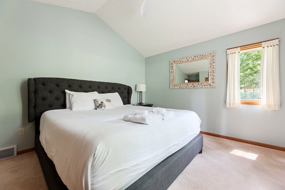 Smokey Hollow's Secret | Hot Tub | Beach | AC | - Grand Traverse County ...