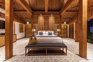 Suíte, 1 cama King, para não fumantes, vista para o mar | 1 quarto, cofres nos quartos, individualmente decorados, escrivaninha