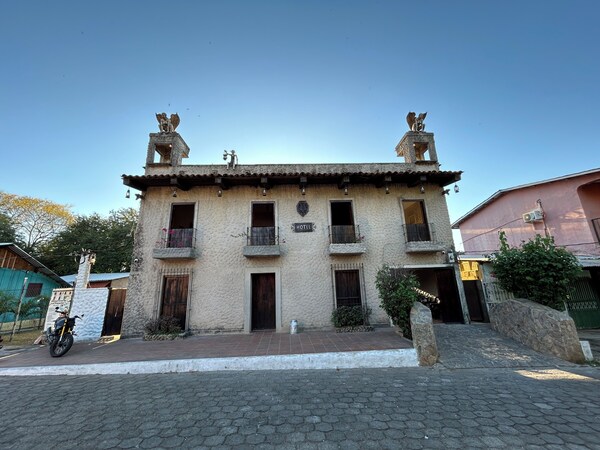 Hostal Casa De Las Gargolas - Amapala