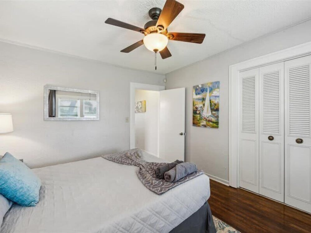 Family+Pet Friendly 2BR Home|fenced Yard & Parking - Tulsa | Vrbo