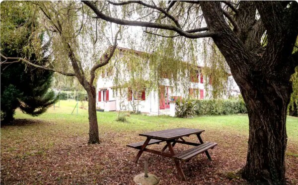 Urrugne Centre, Grand Appart Jardin-terrasse-vue Montagne-wifi, Près De Tout! - Baie de Loia