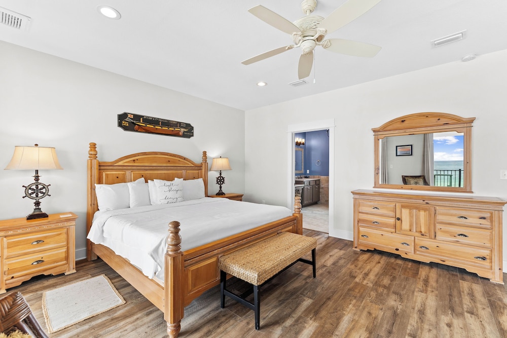 Turtle Cove: Gorgeous North Cape Home, Steps from Boardwalk, Private ...