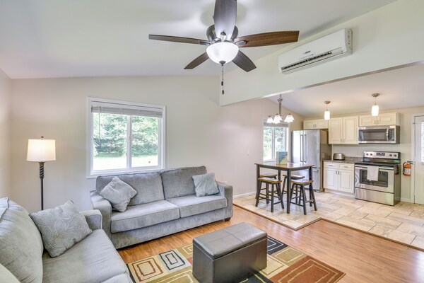 2 Mi To Warren Dunes: Sawyer Apartment W/ Deck! - Cherry Beach, Three Oaks