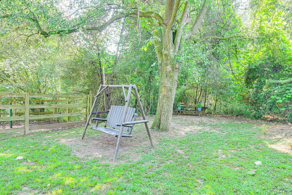 Cabin W/ Fire Pit - 7 Mi To Downtown Carrollton! - Carrollton, GA