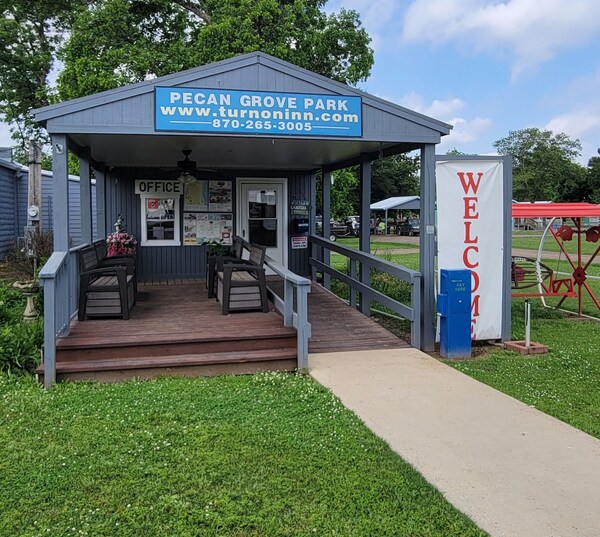 Red Leaf Cottages - Harlow's Casino Resort & Spa