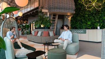 Área de estar no saguão