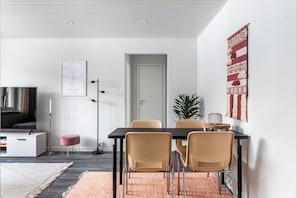 Apartamento Comfort | Sala de estar | TV de ecrã plano 