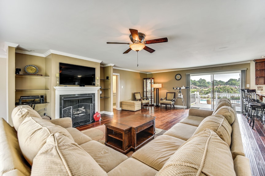 Luxe Lakefront Portsmouth Home: Fish, Swim & Play! - Norfolk, VA