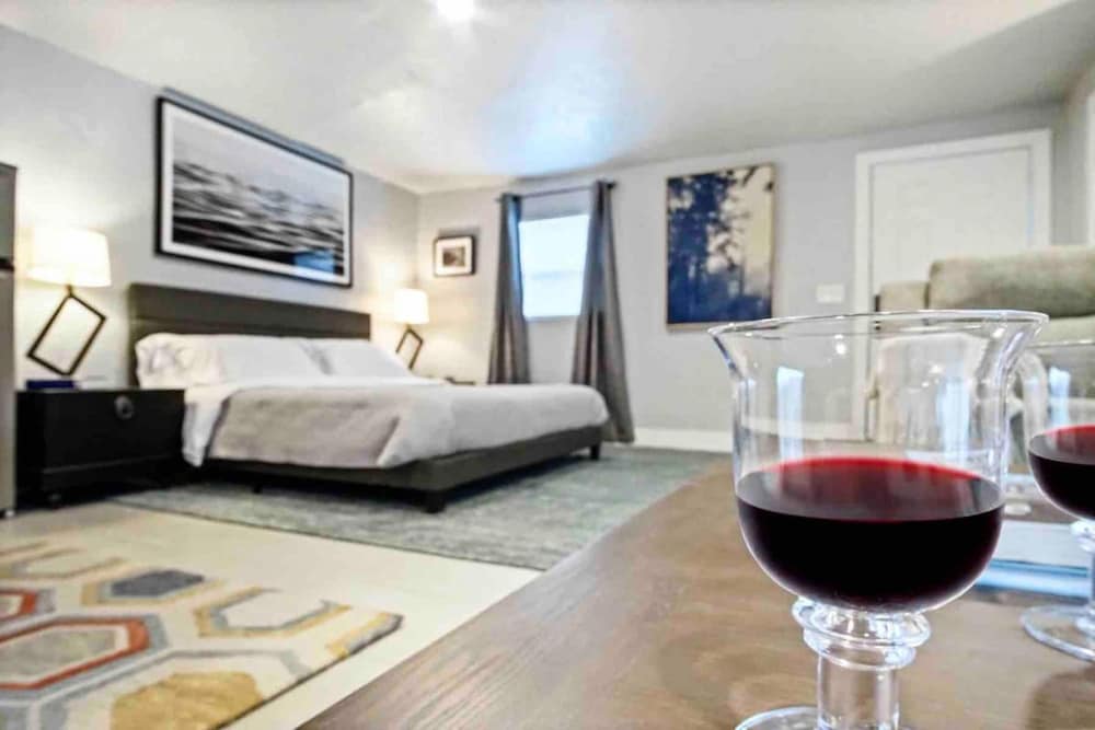 3-story 6-bedroom 4 Bathrooms 3min-asian Dist - The Village, OK