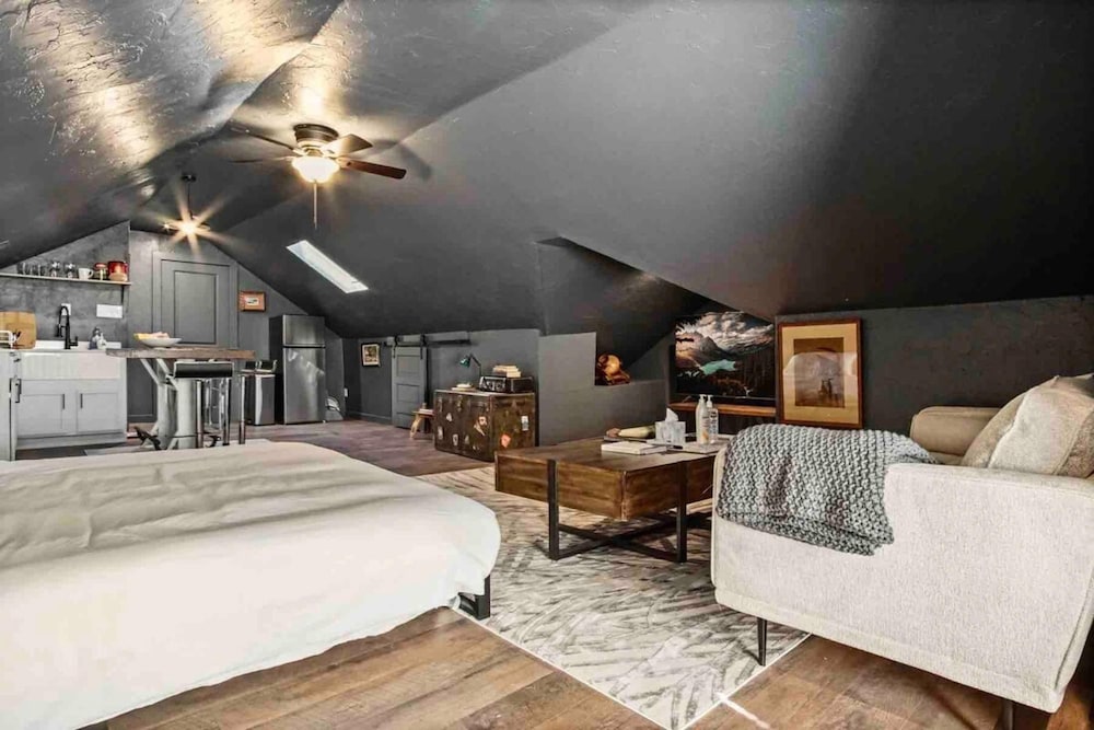 3-story 6-bedroom 4 Bathrooms 3min-asian Dist - The Village, OK