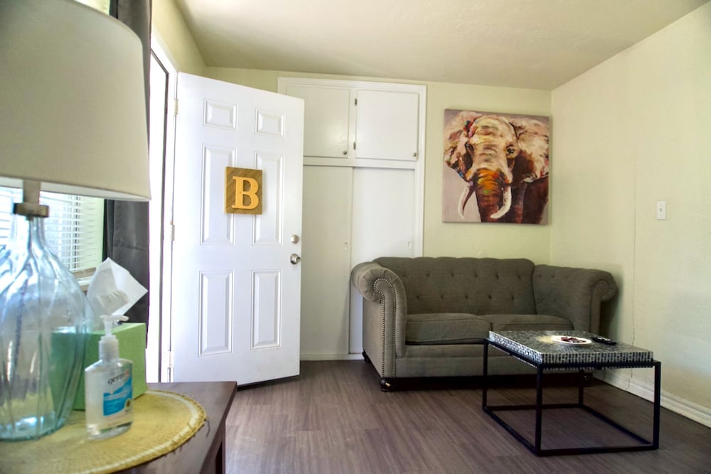 Cozy Home- Zoos Museums Fun Step From Your Door - Oklahoma City, OK