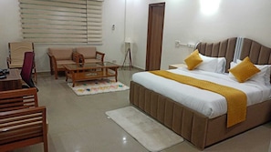 Quarto casal luxo | Roupas de cama premium, frigobar (abastecido com alguns itens grátis)