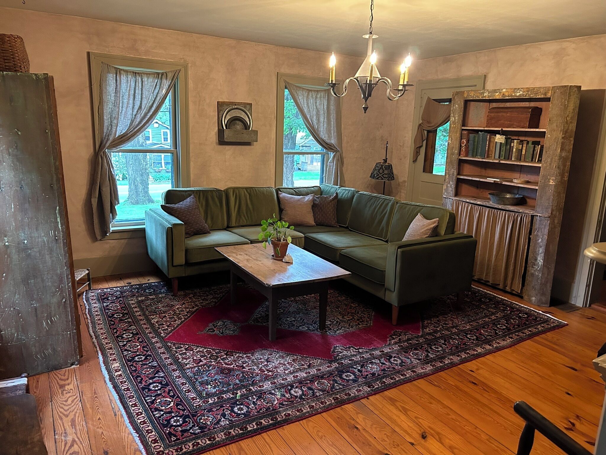 Charming 3-bedroom Farmhouse In Welcoming Skaneateles, Short Walk To Village. - Skaneateles, NY