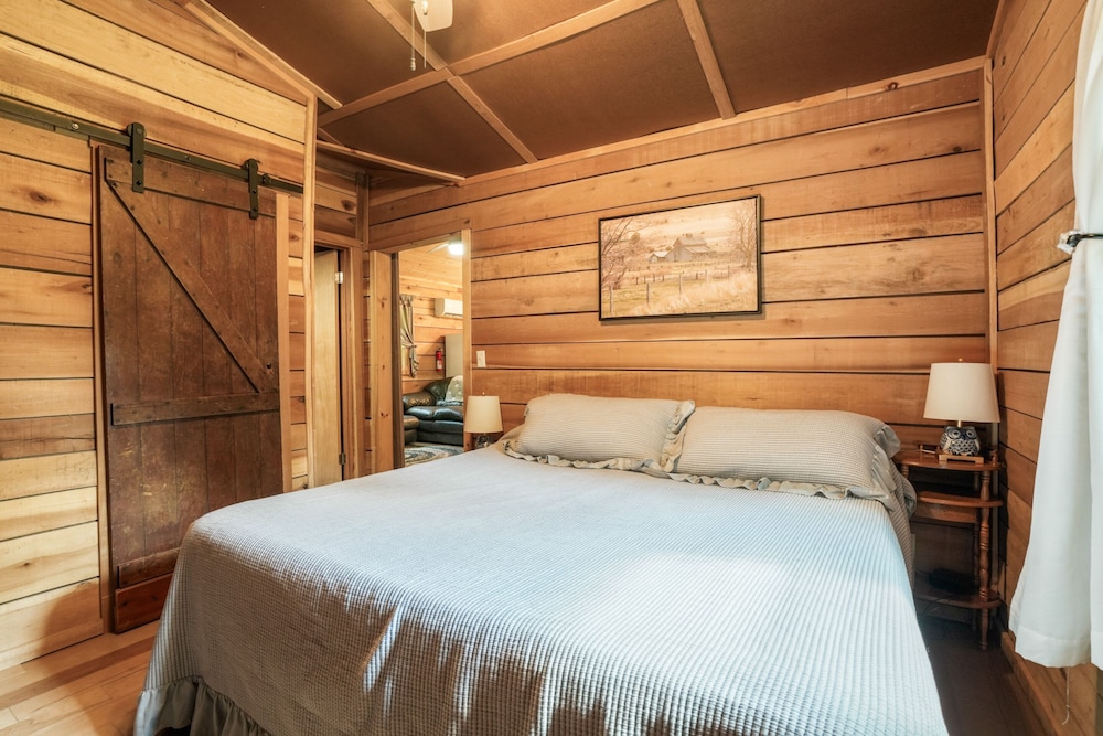 Owl Creek On 54 Ac, Pond, Hot Tub, Fire Ring,grill - Lake Alma State Park, Wellston