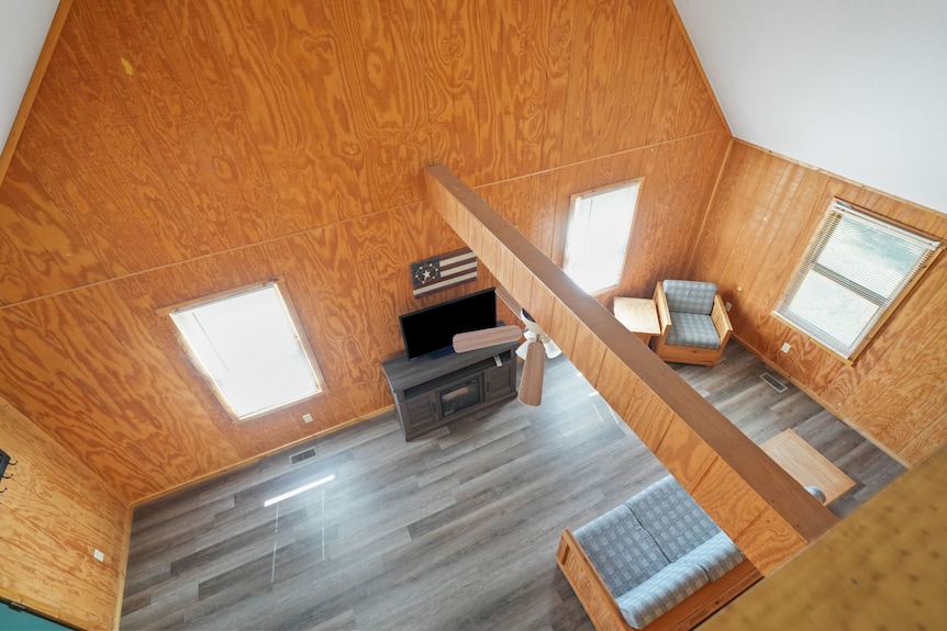 Retreat Cabin #2 | Hocking Hills, Pet Friendly - Logan, OH