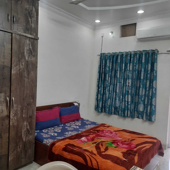 Beautiful Room, Best Location, Friendly Host, Ac, Attached Bathroom, Kitchen - 라이푸르