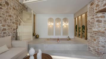 Suite-Estúdio Deluxe, Vista para a cidade | Sala de estar