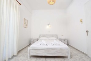 Cofres nos quartos, ferros/tábuas de passar roupa, Wi-Fi de cortesia
