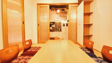 Villa Familiar, 3 quartos, pátio, Vista para a cidade | Sala de estar | Smart TV, consola de videojogos, Netflix, base para iPod