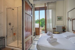 Camera ZAIRA Economy, con balcone vista città | 1 quarto, ferro/tábua de engomar, Wi-fi grátis 