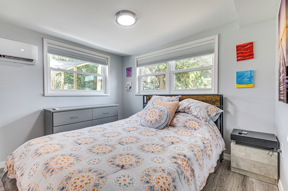 Centrally Located Merritt Island Cottage W/ Deck! - Merritt Island, FL