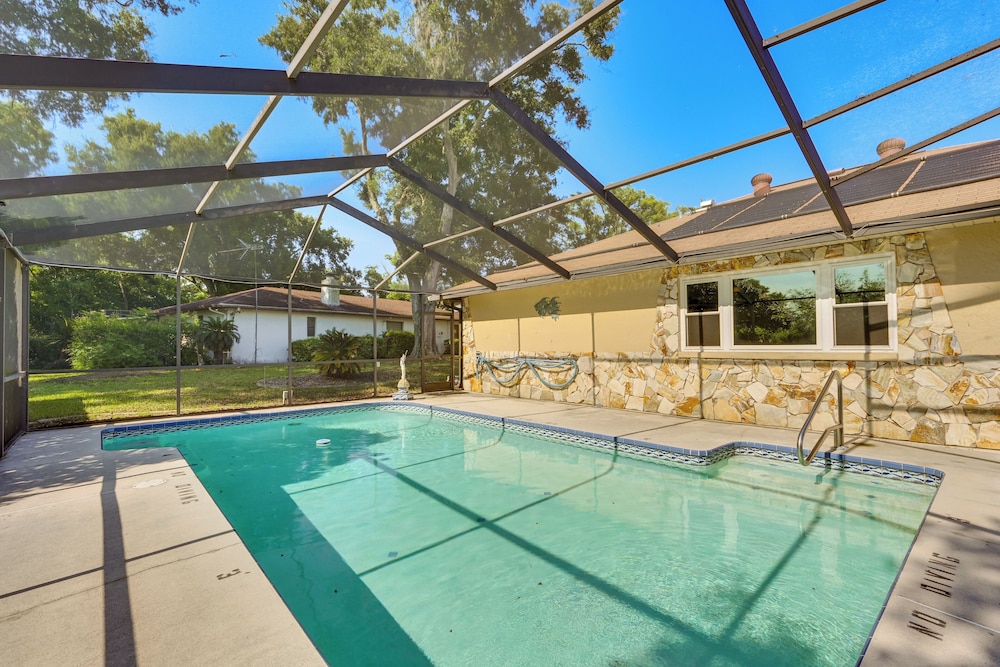 5 Mi To Weeki Wachee: Spring Hill Home W/ Lanai - Spring Hill, FL