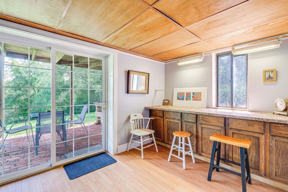 Blacksburg Hideaway W/ Hot Tub ~ 5 Mi To Campus! - Pembroke, VA