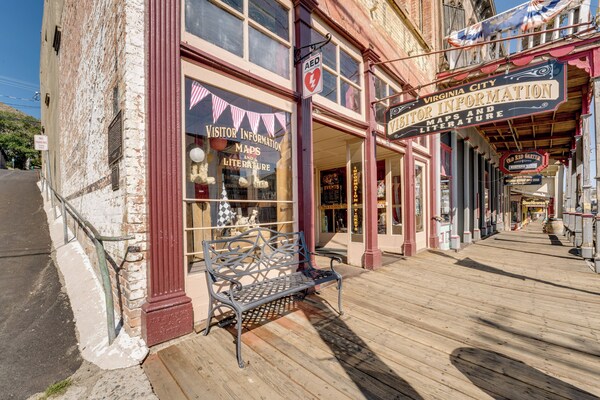 Steps To C Street & Saloons! Virginia City Getaway - Nevada