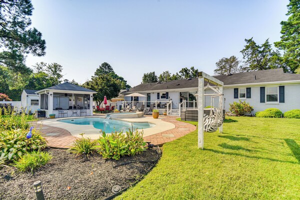 Luxe Lakefront Portsmouth Home: Fish, Swim & Play! - Chesapeake, VA