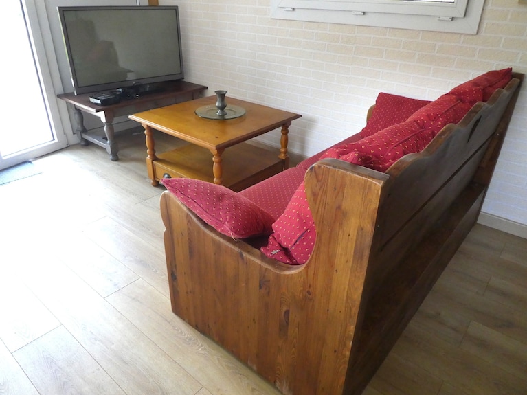 Chalet Dans Le Revermont, Proche Des Sentiers De Randonnées. Pour 2 Personnes. - Ain