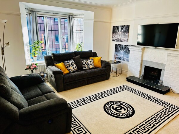 Gerrardscross - Stay4 - Parking - Petsok - Wembley - Berkshire