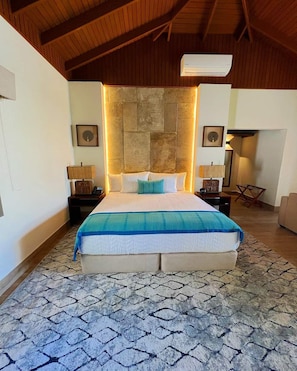 Bangalô, vista para o lago | Cofres nos quartos, individualmente decorados