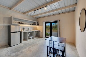 Estúdio conforto, para não fumantes, cozinha | Cozinha privada | Cafeteira/chaleira, geladeira, micro-ondas, cooktop